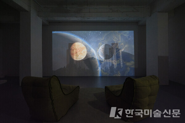 [인터뷰]프레임 경계를 허물고 붓질과 색의 흐름으로, 보이지 않는 간극들 새롭게 재구성하는 화가, 김귤이